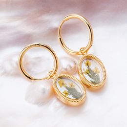 Holzkern Earrings Damen Gold und Blume