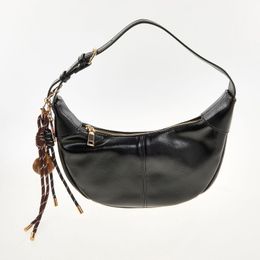 Schwarze Schultertasche mit Schlüsselring