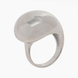 Silberfarbener geformter Ring