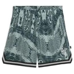 Shorts Puma "Puma HOOPS x HARRY POTTERTM Shorts Damen", Damen, Gr. L, Normalgrößen, grün (grün terrain aop), Obermaterial: 100% Polyester; Futter: 100% Polyester; Taschenfutter: 100% Polyester; Seitentasche – Oben: 100% Polyester, bedruckt, relaxed fit, Hosen