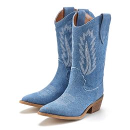 Cowboy Boots Lascana, Damen, Gr. 37, blau (denimblau), Obermaterial: 95% Textilmaterial, 5% Rindsleder. Decksohle: 100% Lederimitat. Futter: 100% Lederimitat. Laufsohle: 100% Synthetik, unifarben, Schuhe Cowboystiefel Schlupfstiefel, Cowboy Stiefelette, Western Stiefelette, Ankleboots im Denim-Look