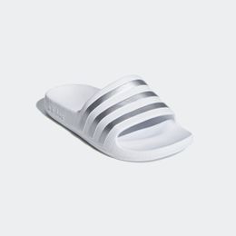 Badesandale adidas Sportswear "AQUA ADILETTE", Gr. 33, silber (cloud weiß, silber metallic, cloud weiß), Synthetik, Sportlich, Schuhe Badelatschen Pantolette