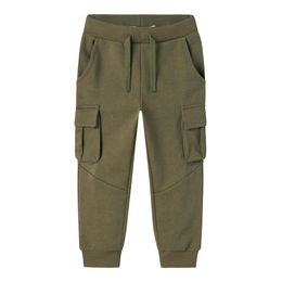 Jogginghose name it "NMNOLI für Unisex mit elastischem Bund und schlichtem Look", Baby, Gr. 110, N-Gr, grün (dusty olive), Sweatware, Obermaterial: 60% Baumwolle, 40% Polyester, normal normal, Hosen, regular fit, uni, elastischer Bund