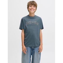 Jack & Jones Rundhalsshirt JACK & JONES JUNIOR "JJECALEB VARSITY TEE SS O-NECK NOOS JNR", Jungen, Gr. 140, stormy weather, Single Jersey, Obermaterial: 100% Baumwolle, bedruckt, relaxed fit normal, Rundhals, Shirts