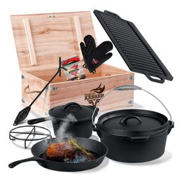 Kesser® Dutch Oven Set in Holzkiste mit Dutch Oven Mit viel Zubehör - Gusseisen - bereits eingebrannt mit Kochtopf Grillplatte Pfanne Deckelheber Inkl. Rezeptbuch Handschuhe