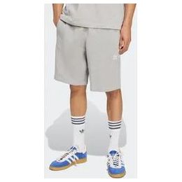 Shorts Adidas ORIGINALS "ESS SHO", Herren, Gr. S, N-Gr, grau (medium grau heather, weiß), Obermaterial: 100% Baumwolle, Hosen, Essential Sweat Shorts mit Logo, aus weichem French-Terry Material