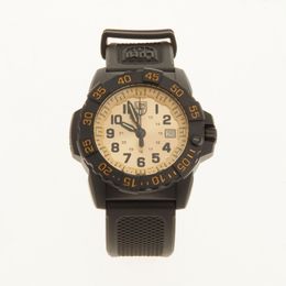 Luminox Schwarze Armbanduhr mit goldfarbenem Zifferblatt
