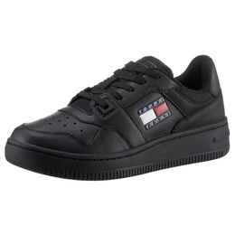 Tommy Jeans Plateausneaker »TJW RETRO BASKET ESS«, Freizeitschuh, Halbschuh, Schnürschuh mit seitlicher Logoflagge schwarz 40 40 Cooler...