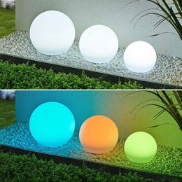 LINDBY LED-Solarlampen Lago, RGBW, 3er-Set, Kugeln, Erdspie&szlig;