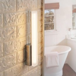 LUCANDE LED-Bad-Wandleuchte Julie, 32 cm hoch, chrom, IP44
