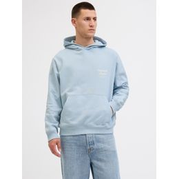Jack & Jones Kapuzensweatshirt JACK & JONES "JORNORREBRO TYPO BACK SWEAT HOOD SN", Herren, Gr. L, skyway, angeraute Sweatware, Obermaterial: 89% Baumwolle, 11% Polyester, bedruckt, relaxed fit normal, ohne Ausschnitt, Rippbündchen, Sweatshirts, mit Print