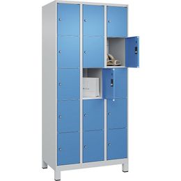 C+P 5er-Schließfachschrank Classic PLUS, 3 Abteile, lichtgrau / lichtblau, B 900 mm, 15 Fächer, mit Füßen
