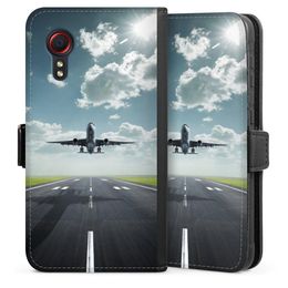 DeinDesign Galaxy XCover 5 EE Handy Klapphülle Handyhülle aus Kunst Leder schwarz Flip Case Wanderlust Urlaub Airplane Sideflip mit Lasche