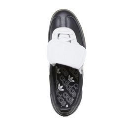 Adidas Turnschuhe in core black/footwear white/gum5 | Gr.: 42 2/3