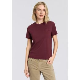Gant T-Shirt »REG TONAL SHIELD SS T-SHIRT« Rundhals, Ton in Ton Stickerei PLUM WINE XL XL Rundhalsshirt von Gant