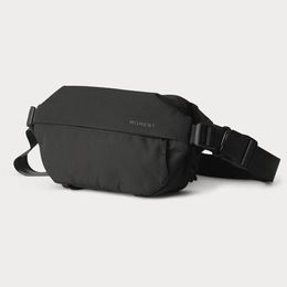Moment Everything Sling 2L Black Ripstop