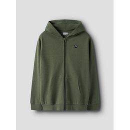 Kapuzensweatjacke name it "NKMVIMO LS SWEAT CARD BRU NOOS", Jungen, Gr. 116, grün (rifle grün), Sweatware, Obermaterial: 60% Baumwolle, 40% Polyester, unifarben, taillenbedeckt, Rundhals, Rippbündchen, Sweatjacken