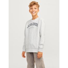 Jack & Jones Sweatshirt JACK & JONES JUNIOR "JJECALEB VARSITY SWEAT CREW NECK SN JNR", Jungen, Gr. 128, wei&szlig; (wei&szlig; melange fit:loose), angeraute Sweatware, Obermaterial: 70% Baumwolle, 30% Polyester, bedruckt, relaxed fit normal, Rundhals, Rippb&uuml;ndchen, Sweatshirts Sweatshirt