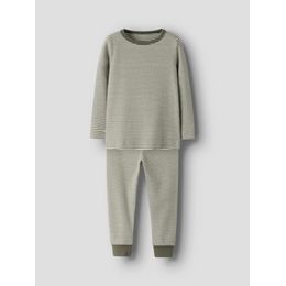 Schlafanzug name it "NMNNIGHTSET STRIPE RIB NOOS", Baby, Gr. 86/92, grün (dusty olive stripes:y, d dusty olive, jet stream), Feinripp, Obermaterial: 95% Baumwolle, 5% Elasthan, geringelt, gestreift, Basic lang, Rundhals, Homewear-Sets