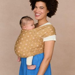 ergobaby Aura Babytragetuch - Nachhaltiger Strick: Camel Harvest
