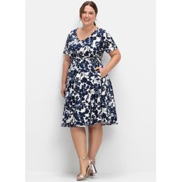 sheego Damen Cocktailkleid mit Blumenprint und Stoffgürtel, marine-gemustert, Größe 40