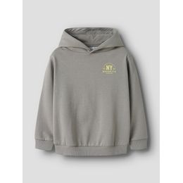 Sweatshirt name it "NKMOLAF LS NREG SWE WH BRU PB", Jungen, Gr. 134/140, rock ridge, Sweatware, Obermaterial: 60% Baumwolle, 40% Polyester, bedruckt, regular fit normal, Rundhals, Rippbündchen, Sweatshirts