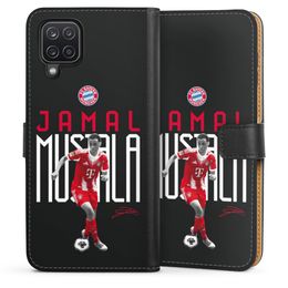 DeinDesign Galaxy A12 Handy Klapph&uuml;lle Handyh&uuml;lle aus Kunst Leder schwarz Flip Case Fc Bayern M&uuml;nchen Jamal Musiala Official Licensed Product Sideflip mit langer