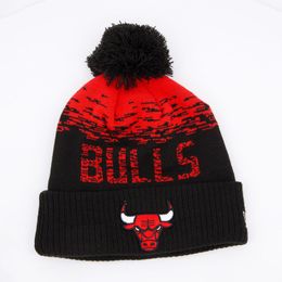 New Era Schwarz-rote Mütze mit Bommel und Chicago Bulls-Motiv