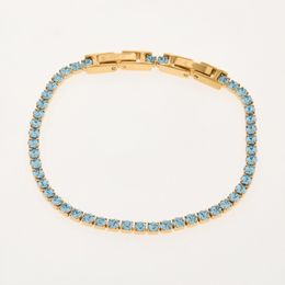 Goldfarbenes Armband mit blauen Swarovski-Kristallen