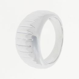 Silberfarbener Ring mit Rippung