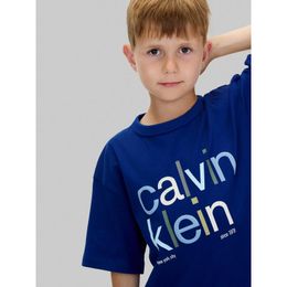Calvin Klein Jeans Jungen T-Shirt &raquo;COLOR LOGO GRAPHIC SS T-SHIRT&laquo; f&uuml;r Kinder bis 16 Jahre, Logo-Schriftzug blau 4 (104)