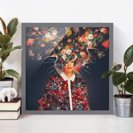 Bild mit Rahmen Blumen Portr&auml;t - V&ouml;gel und Bluse