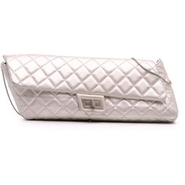 Chanel Hobo Bags - Reissue 2.55 Metallic Lambskin Clutch With Chain - Gr. unisize - in Silber - f&uuml;r Damen