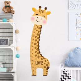 Kindermesslatte Wandtattoo mit Namen - Giraffen Junge mit Wunschname - Afrika Tiere Kinderzimmer Jungenzimmer