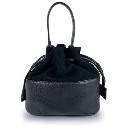 ORE10 Leder-Henkeltasche in Schwarz - (B)23 x (H)20 x (T)9 cm - 81% | Damen-taschen