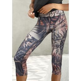 active by Lascana LASCANA ACTIVE Caprileggings 'Tropical' mehrfarbig Gr. XS (32/34) f&uuml;r Damen. Mit Logodruck, Allover-Druck. Figurbetont. Nachhaltig.