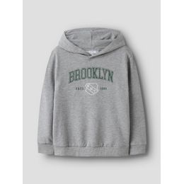 Kapuzensweatshirt name it "NKMNEWI LS NREG SWEAT WH BRU", Jungen, Gr. 146/152, grau (grau melange), Sweatware, Obermaterial: 100% Baumwolle, bedruckt, normal, Rippb&uuml;ndchen, Sweatshirts