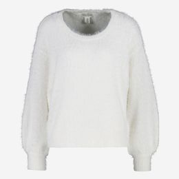 Wei&szlig;er Pullover mit langen Fasern