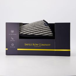 Schwarze Hausschuhe mit gemusterter Vorderseite