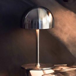 Sirius LED-Akku-Tischleuchte Tim, nickelfarben, H&ouml;he 22 cm, IP54