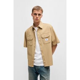 Kurzarmhemd HUGO BLUE "Ekyno", Herren, Gr. L, N-Gr, beige (medium beige269), Twill, Obermaterial: 100% Baumwolle, kontrastfarbene Details, unifarben, weit h&uuml;ftlang, hoch geschlossener Ausschnitt, eingesetzt,weit abgesteppte Kante, Hemden, mit kontrastfarbenem Logo-Badge auf der Brust