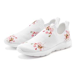 Lascana Damen Lascana Sneaker zum Reinschl&uuml;pfen mit blumigem Muster VEGAN wei&szlig; 41