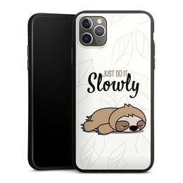DeinDesign iPhone 11 Pro Max Handy Premium Silikon H&uuml;lle Handyh&uuml;lle schwarz Case Sloth Animals Lazy Sunday Silikon Premium Case