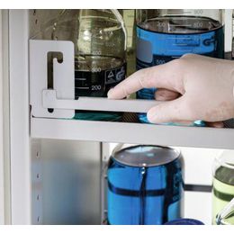 Relingsystem f&uuml;r Gefahrstoffschrank ASECOS V-LINE Typ 90, Stahlblech, zus&auml;tzlicher Kippschutz