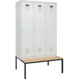 Kleiderspind C+P Evolo Plus, 3 Abteile, 400 mm Abteilbreite, mit untergebauter Sitzbank, B 1200 x T 815 x H 2120 mm, Zylinder, lichtgrau/lichtgrau