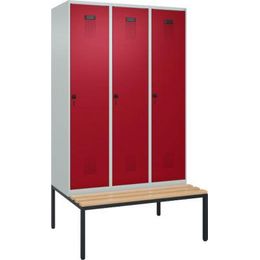 Kleiderspind C+P Evolo Plus, 3 Abteile, 400 mm Abteilbreite, mit untergebauter Sitzbank, B 1200 x T 815 x H 2120 mm, Drehriegel, lichtgrau/rubinrot