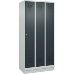Kleiderspind C+P Evolo Plus, 3 Abteile, 300 mm Abteilbreite, mit Sockel, Anschlag rechts, B 900 x T 500 x H 1950 mm, Zylinder, lichtgrau/anthrazitgrau