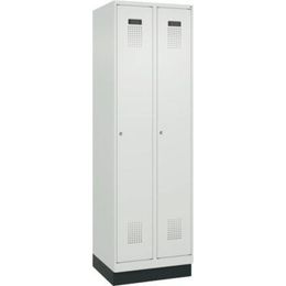 Kleiderspind C+P Evolo Plus, 2 Abteile, 300 mm Abteilbreite, mit Sockel, Anschlag rechts, Zylinder, B 600 x T 500 x H 1950 mm, lichtgrau/lichtgrau