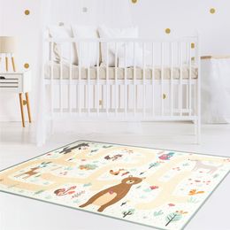 Bilderwelten Spielteppich Waldtiere - Freunde auf dem Waldweg - Webteppich Gewebeteppich waschbar - Stra&szlig;enteppich Kinderteppich Kinderzimmer Baby