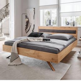 Pharao24.de Massivholzbett Doppelbett in modernem Design mit Fußgestell aus Metall